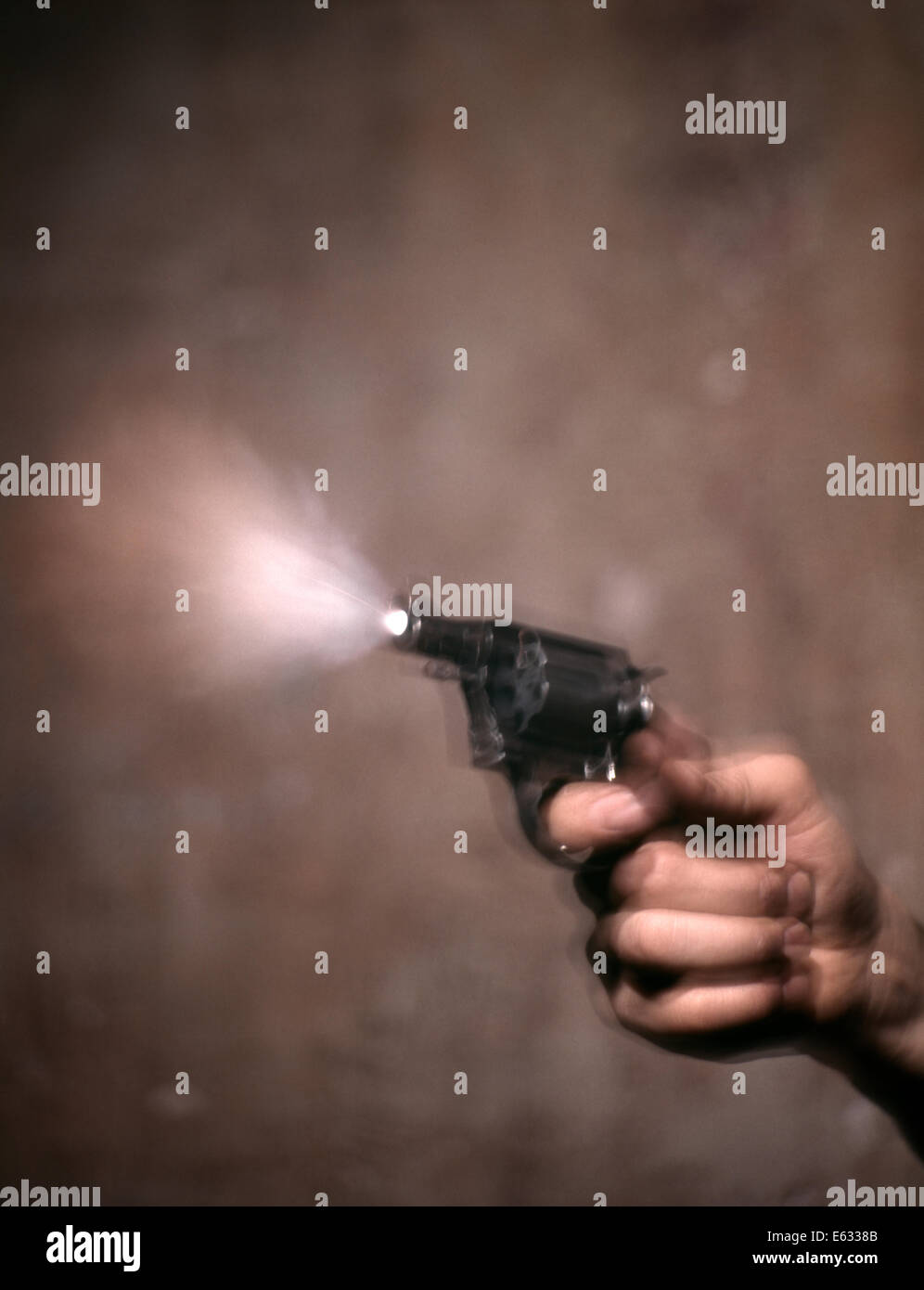 Firearm muzzle flash hi-res stock photography and images - Alamy