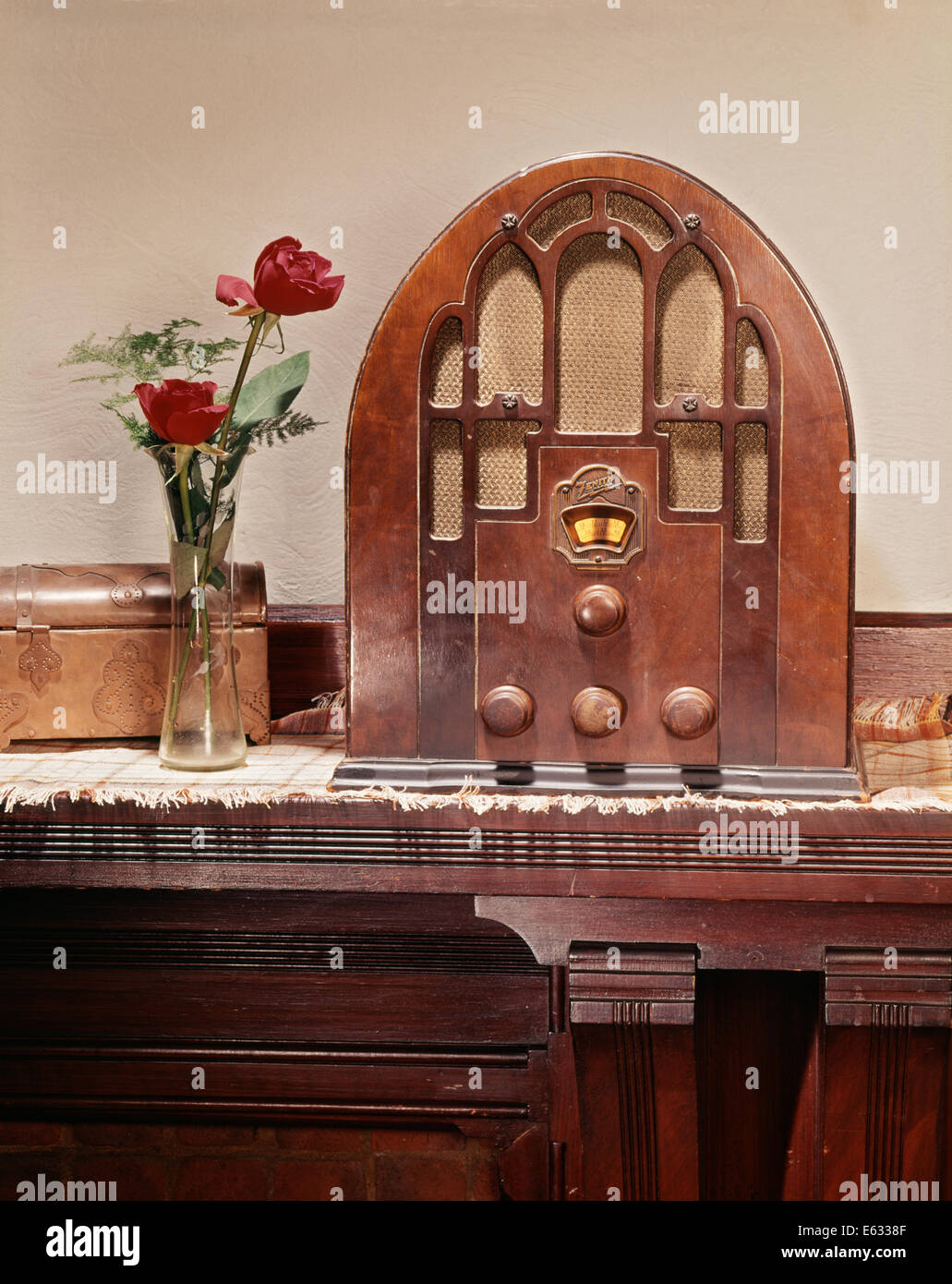 1920s radio hi-res stock photography and images - Alamy