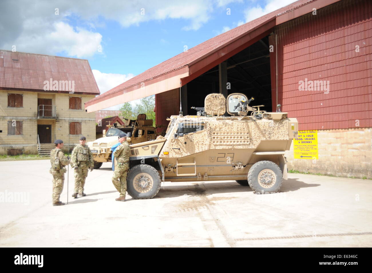 British army vehicle foxhound hi-res stock photography and images - Alamy
