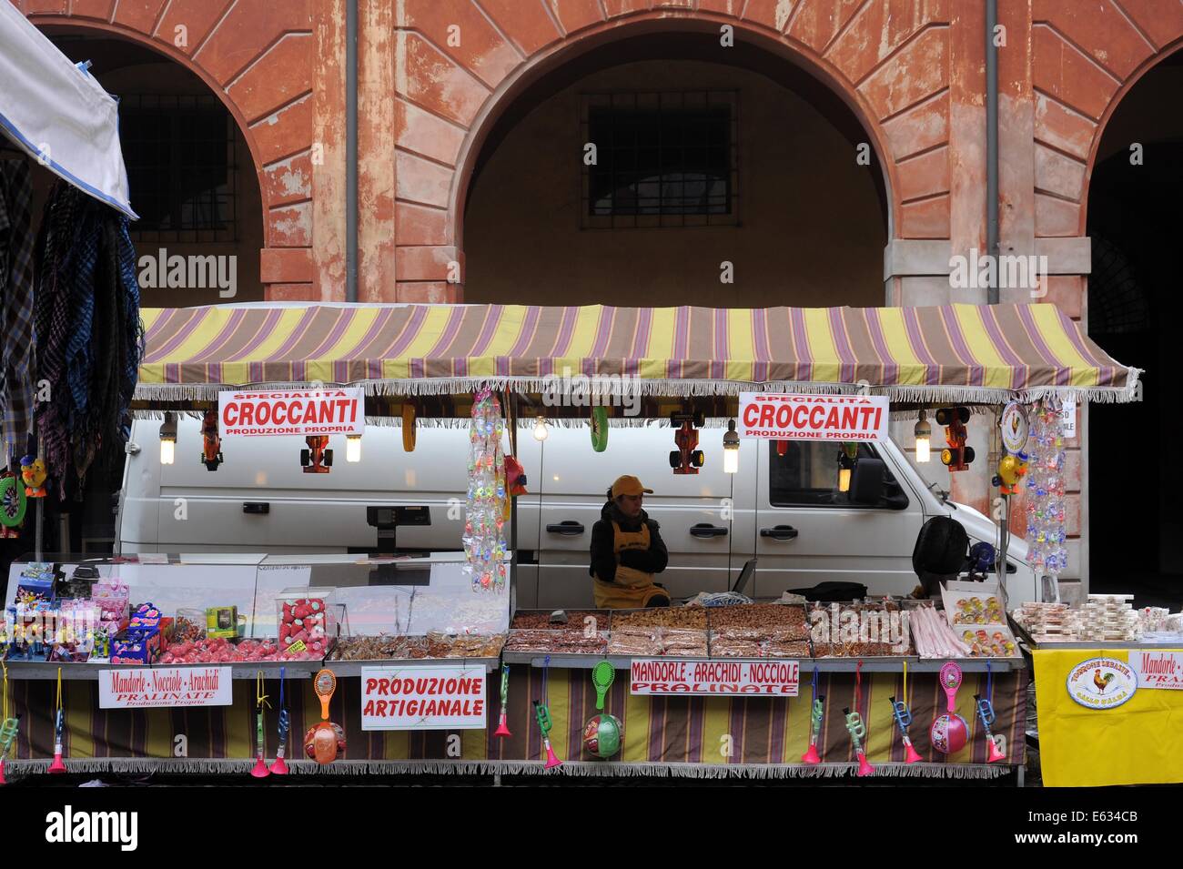 Guastalla (Reggio Emilia, Italy), market in the square Stock Photo - Alamy