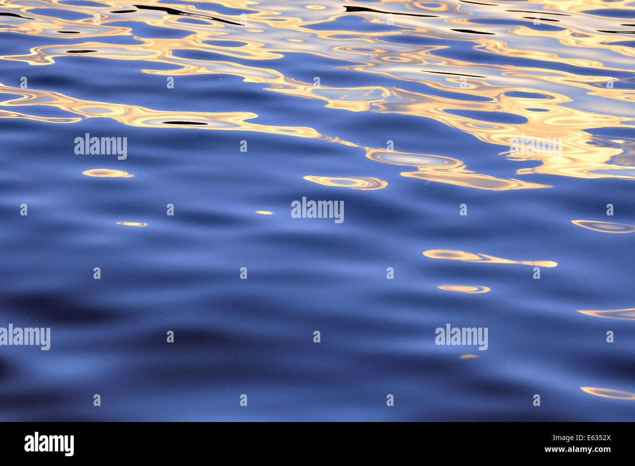 Calm smooth reflections hi-res stock photography and images - Alamy