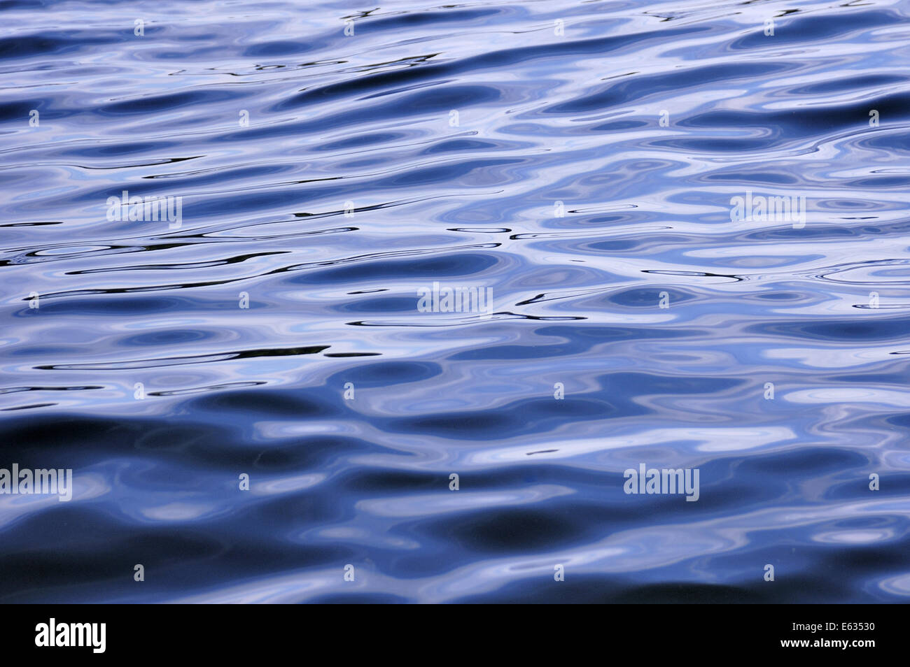 Smooth water patterns hi-res stock photography and images - Alamy