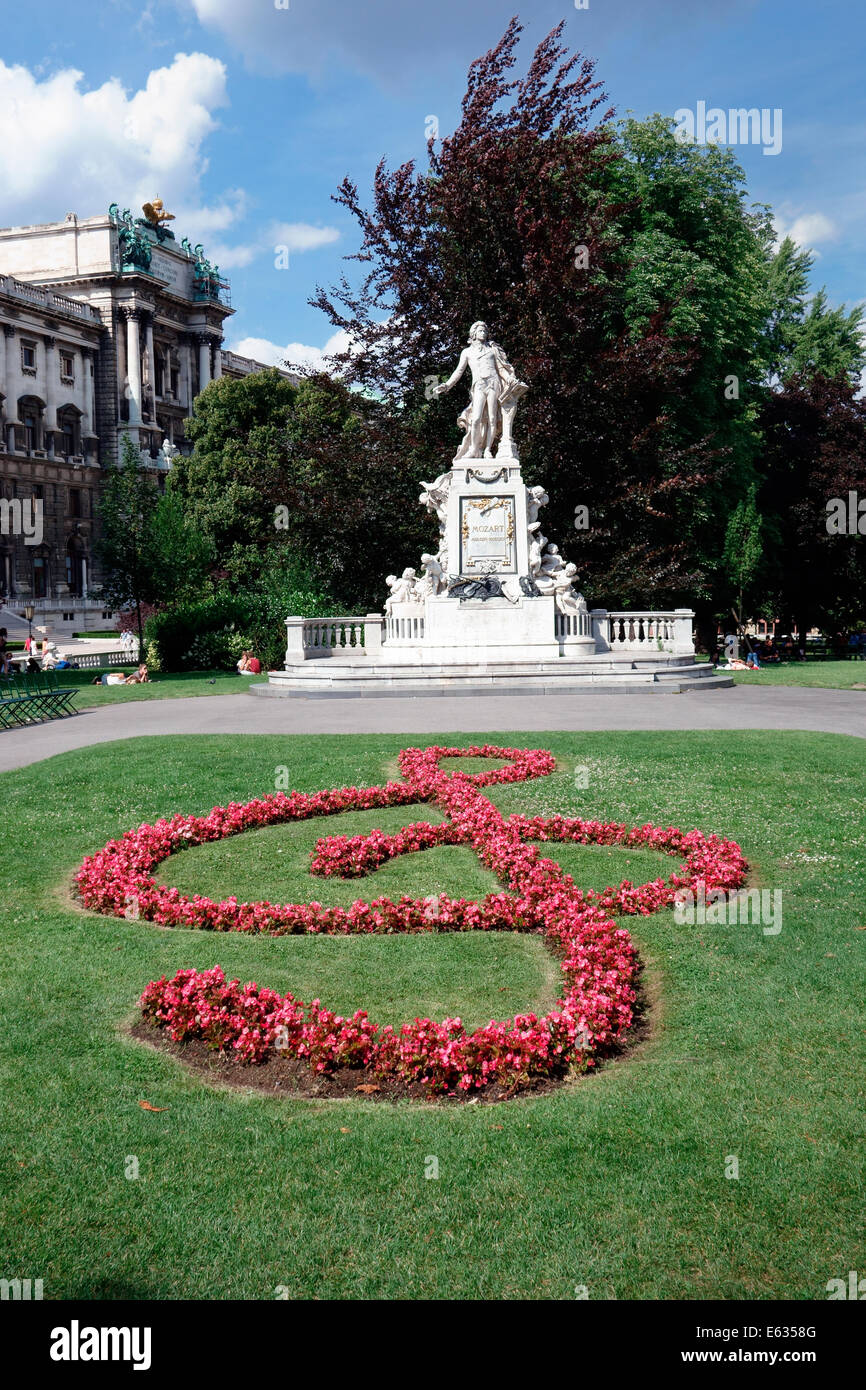 Mozart statue in burggarten vienna hi-res stock photography and images ...