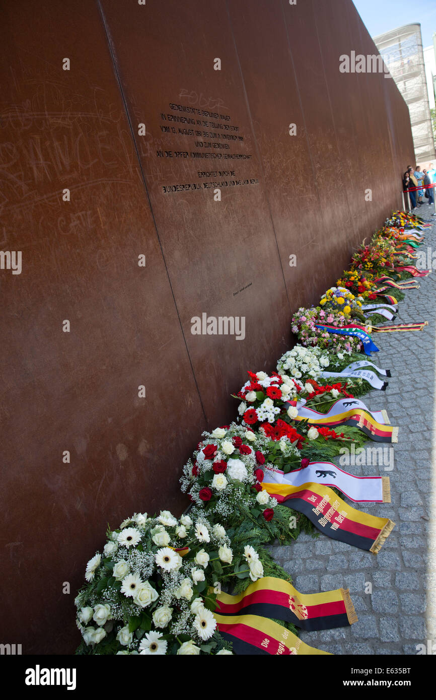 Berlin, Germany. 13th Aug, 2014. Wreath lie in front of the Berlin Wall ...