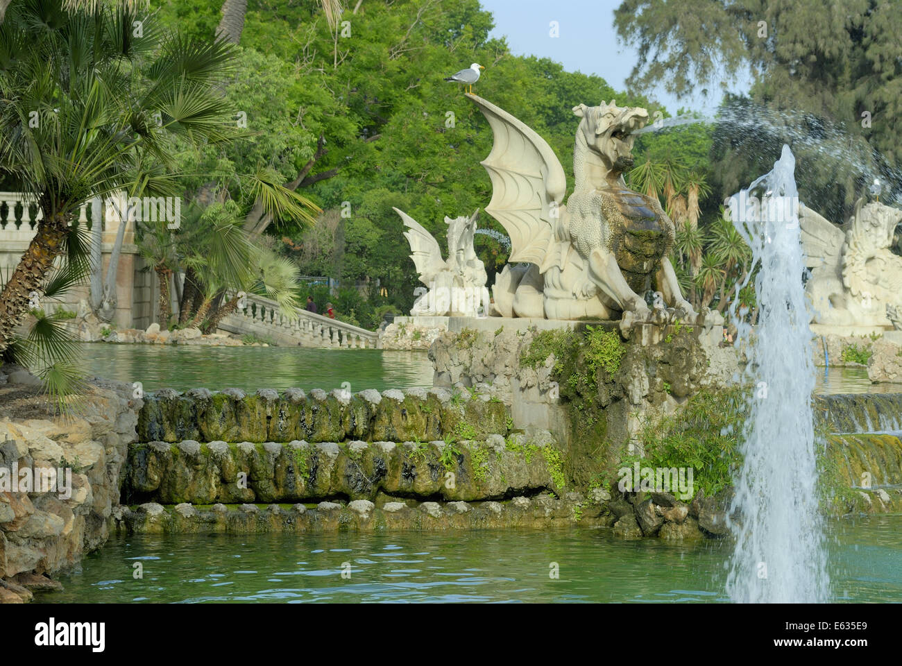 winged dragon statue on Cascade Fountain, Parc de la Ciutadella ...