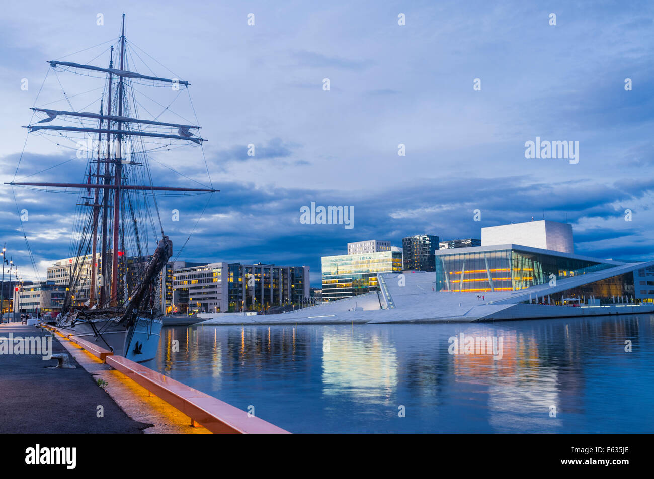 Oslo opera house night hi-res stock photography and images - Alamy