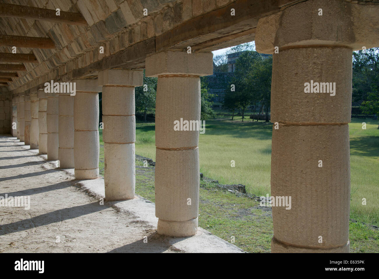 Mayan architecture columns mexico hi-res stock photography and images ...