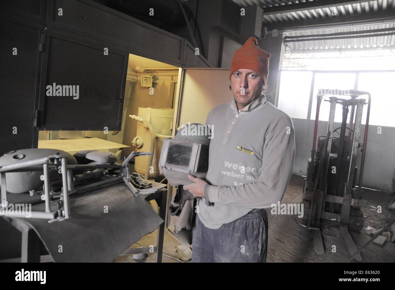 Sandblaster work hi-res stock photography and images - Alamy