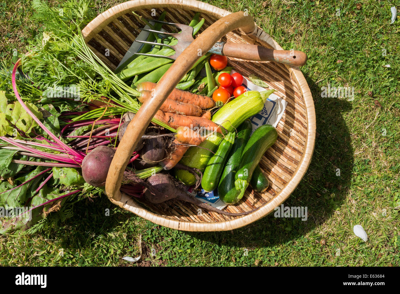 Summer trug vegetable fruit hi-res stock photography and images - Alamy