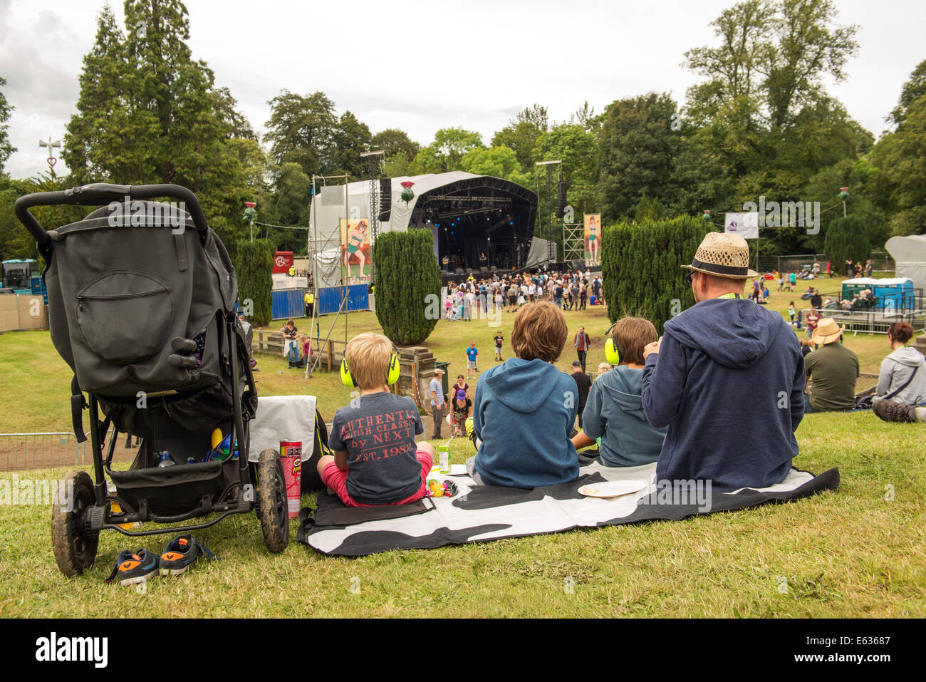 Family have a picnic at the main stage at Belladrum Tartan Heart ...