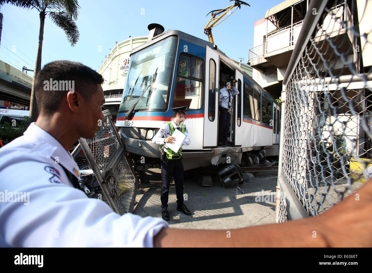 Philippine mrt passengers hi-res stock photography and images - Alamy