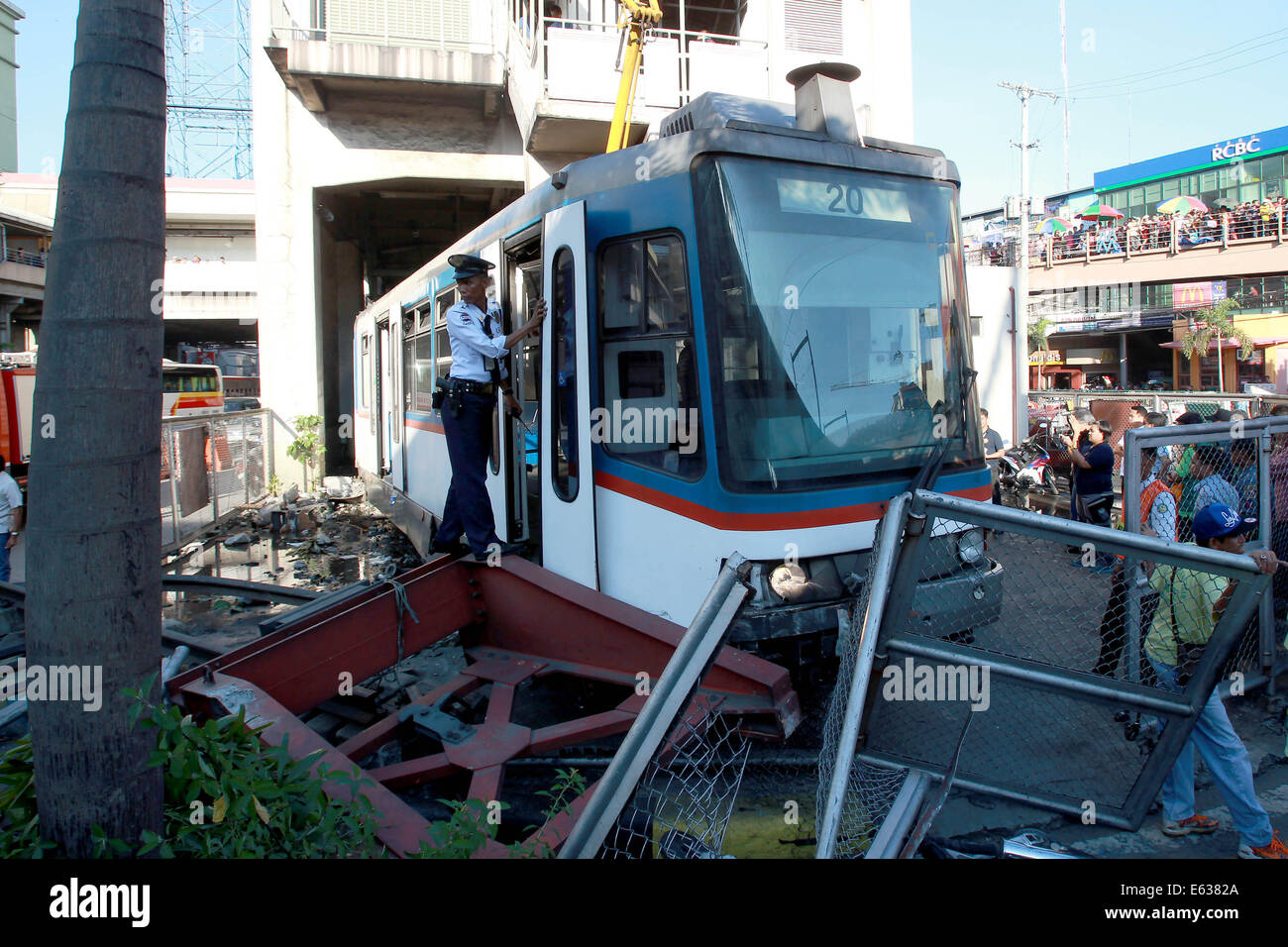 Philippine mrt passengers hi-res stock photography and images - Alamy