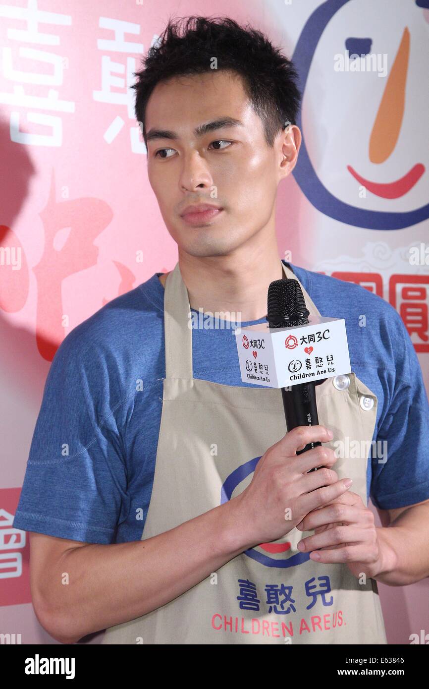 Taipei. 12th Aug, 2014. Actor Tony Yang makes mooncake for benifit ...