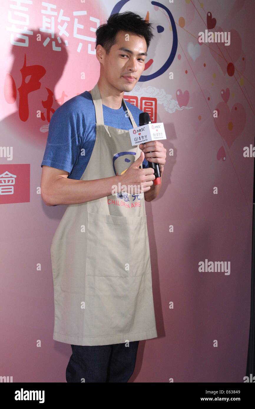 Taipei. 12th Aug, 2014. Actor Tony Yang makes mooncake for benifit ...