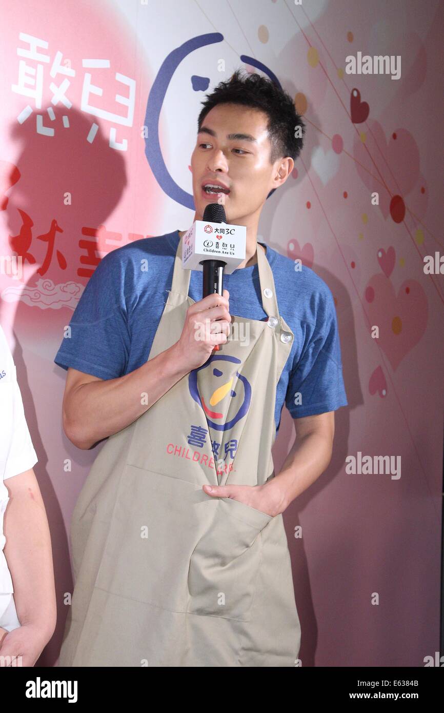 Taipei. 12th Aug, 2014. Actor Tony Yang makes mooncake for benifit ...
