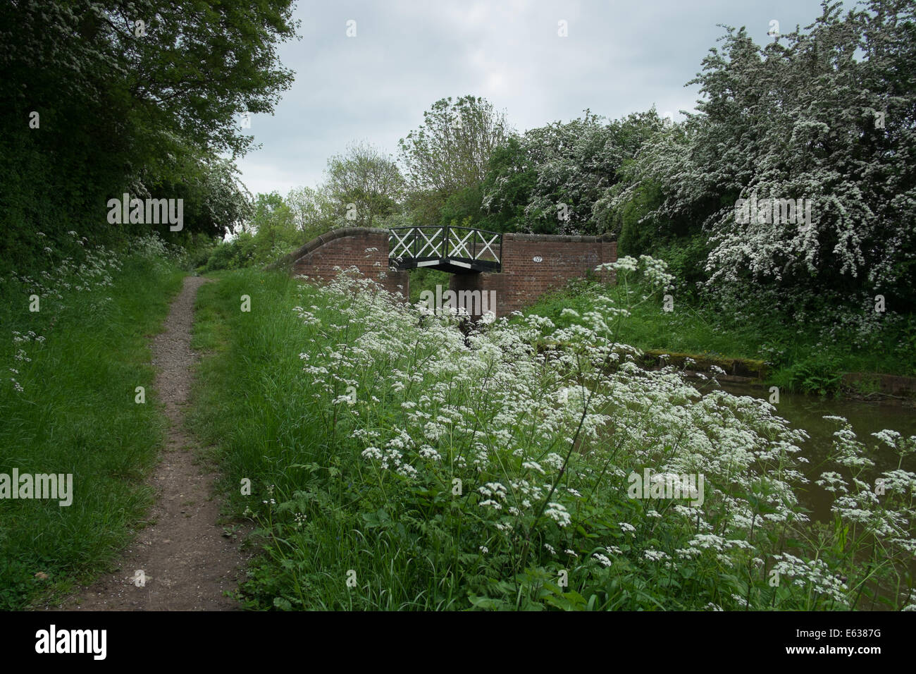 split bridge no 57 Stratford-upon-Avon canal Stock Photo - Alamy