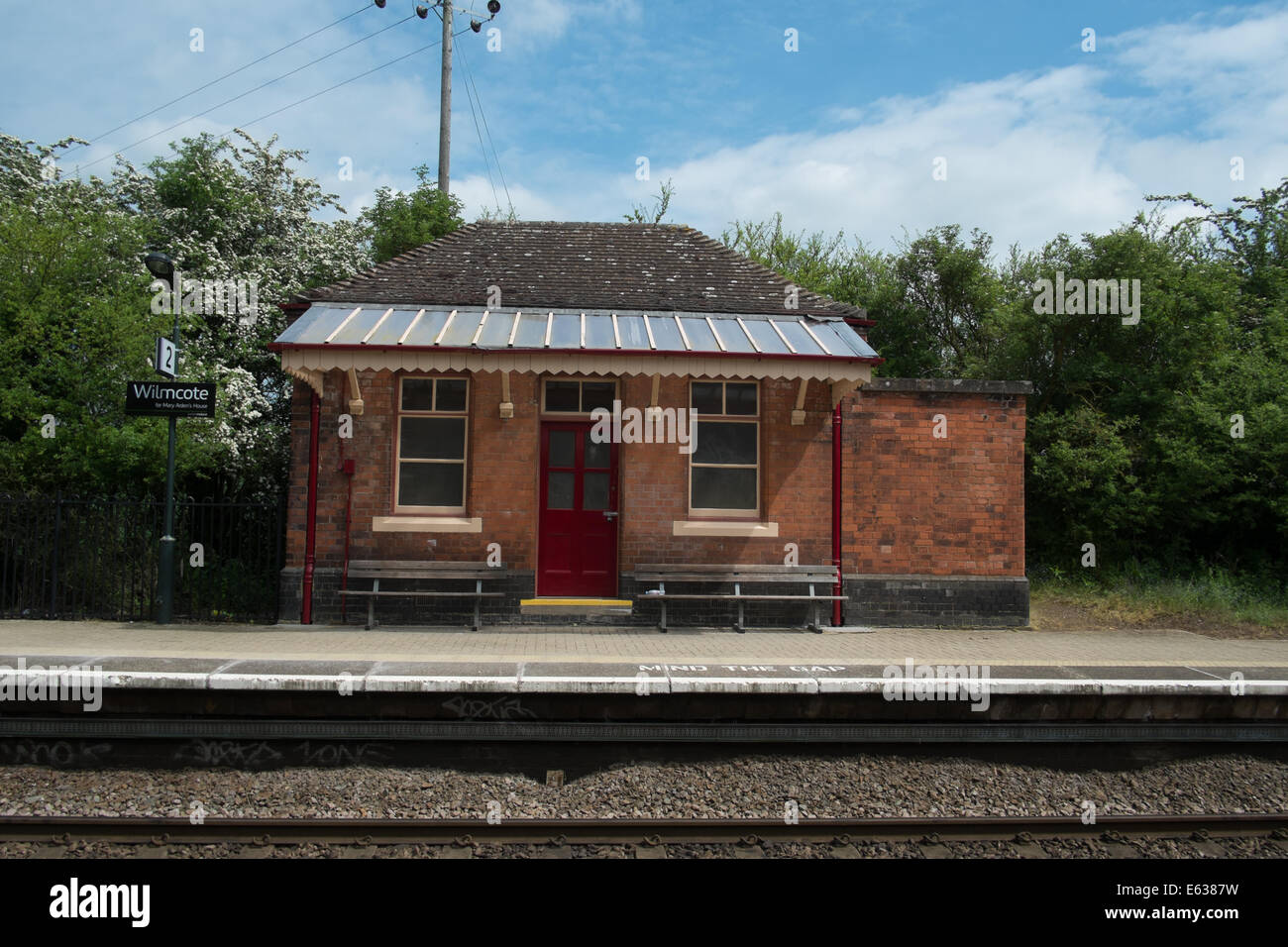Wilmcote Railway station eaiting room Stock Photo - Alamy
