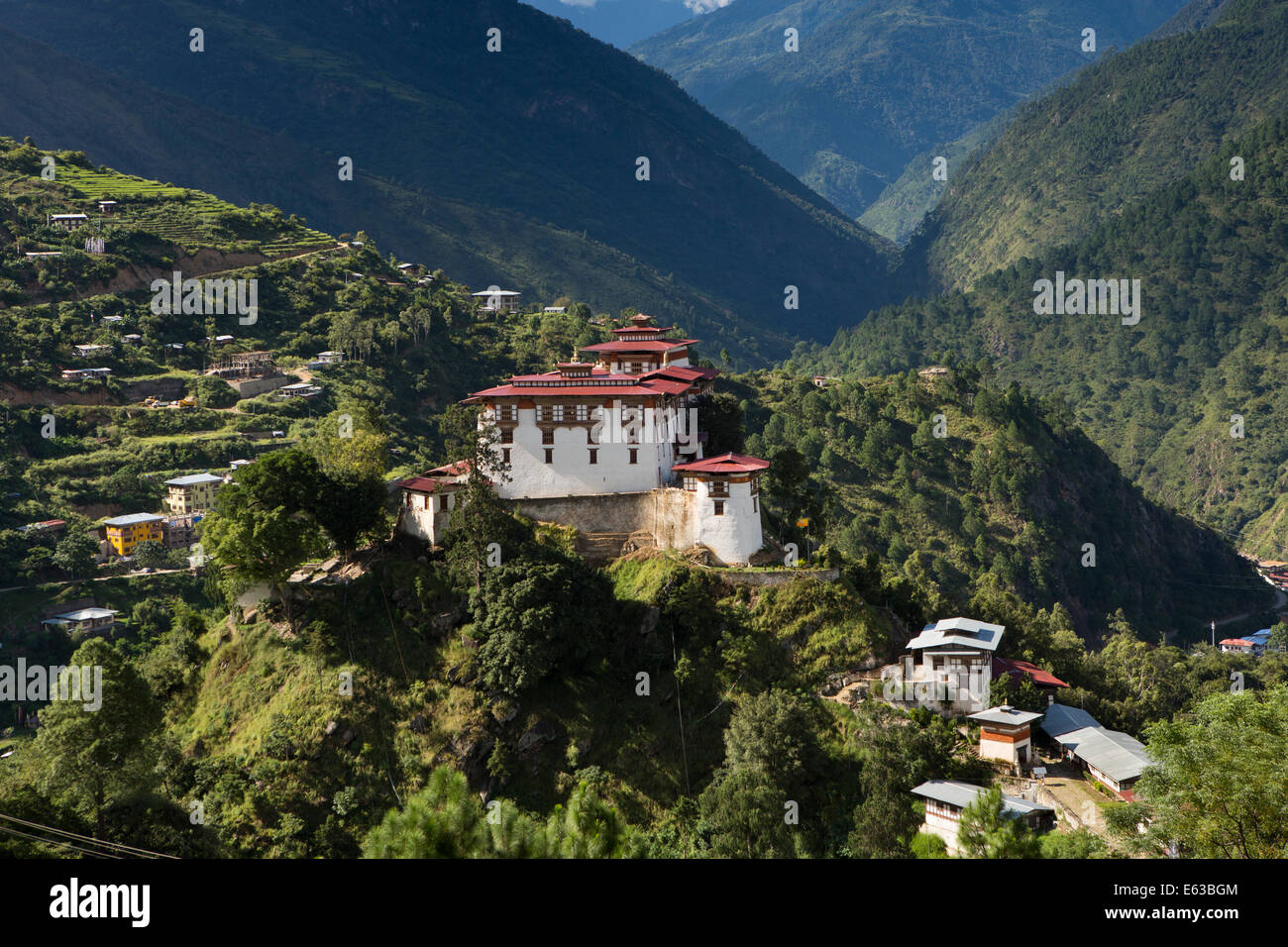 Lhuentse dzong hi-res stock photography and images - Alamy