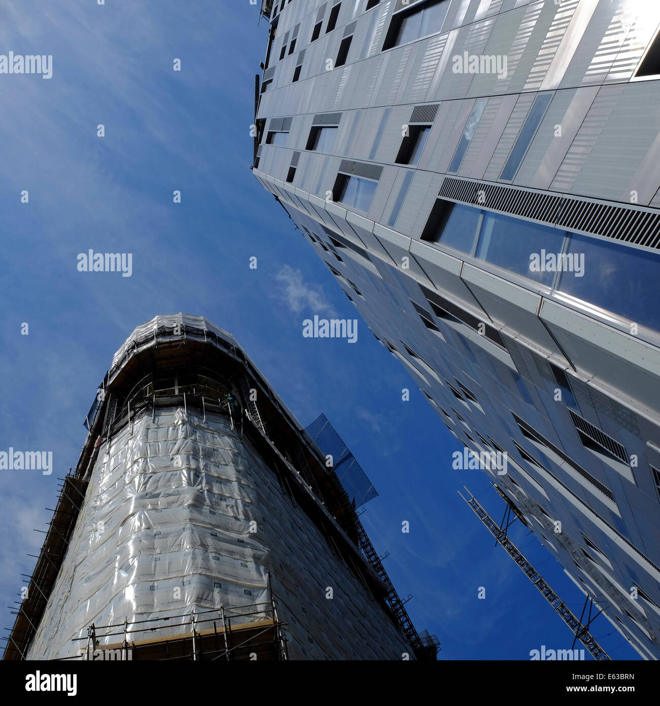 High rise scaffold hi-res stock photography and images - Alamy