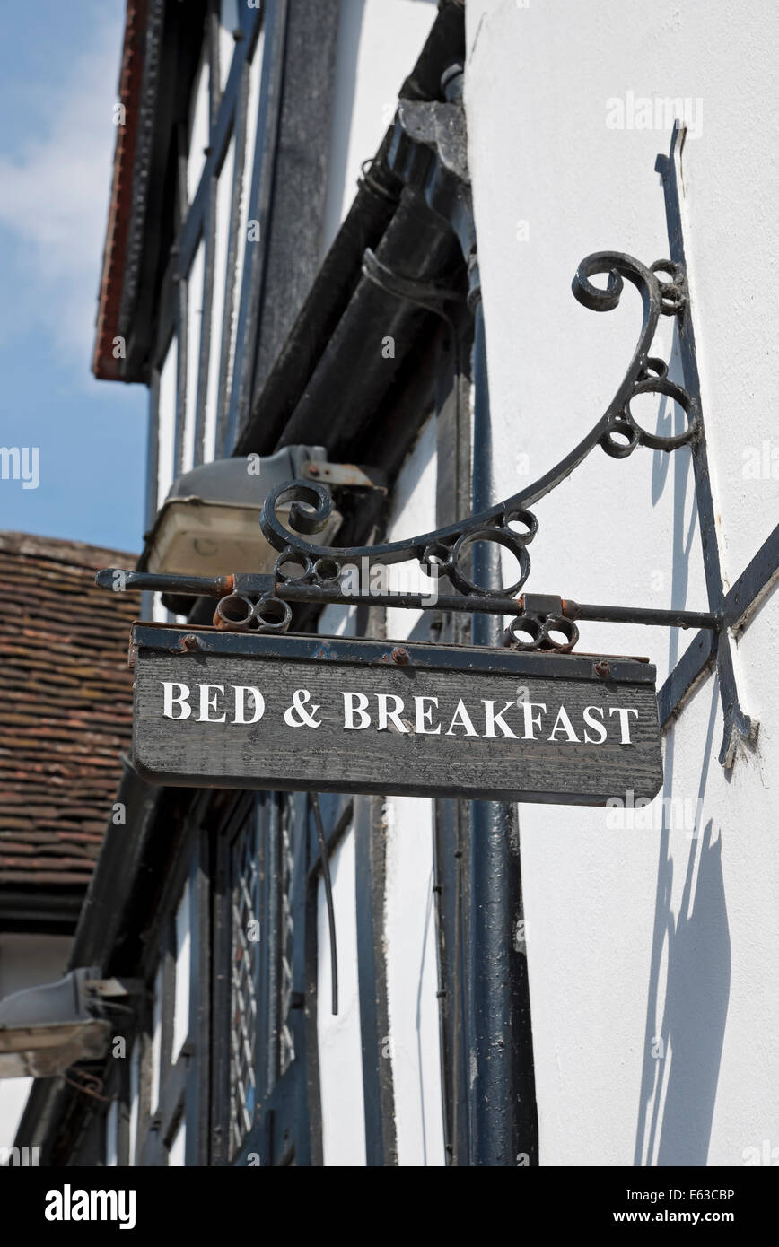 Bed and breakfast sign britain hi-res stock photography and images - Alamy