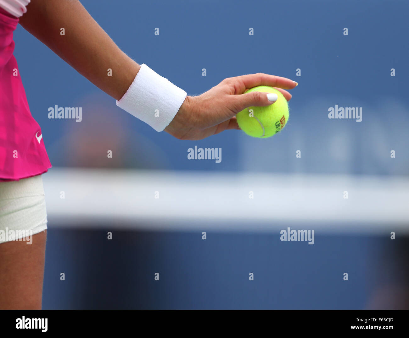 Hand holding tennis ball Stock Photo - Alamy