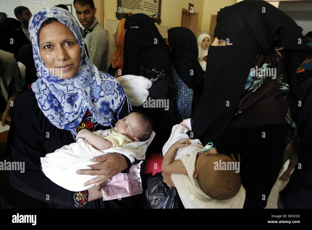 Rafah, Gaza Strip, Palestinian Territory. 13th Aug, 2014. Displaced ...