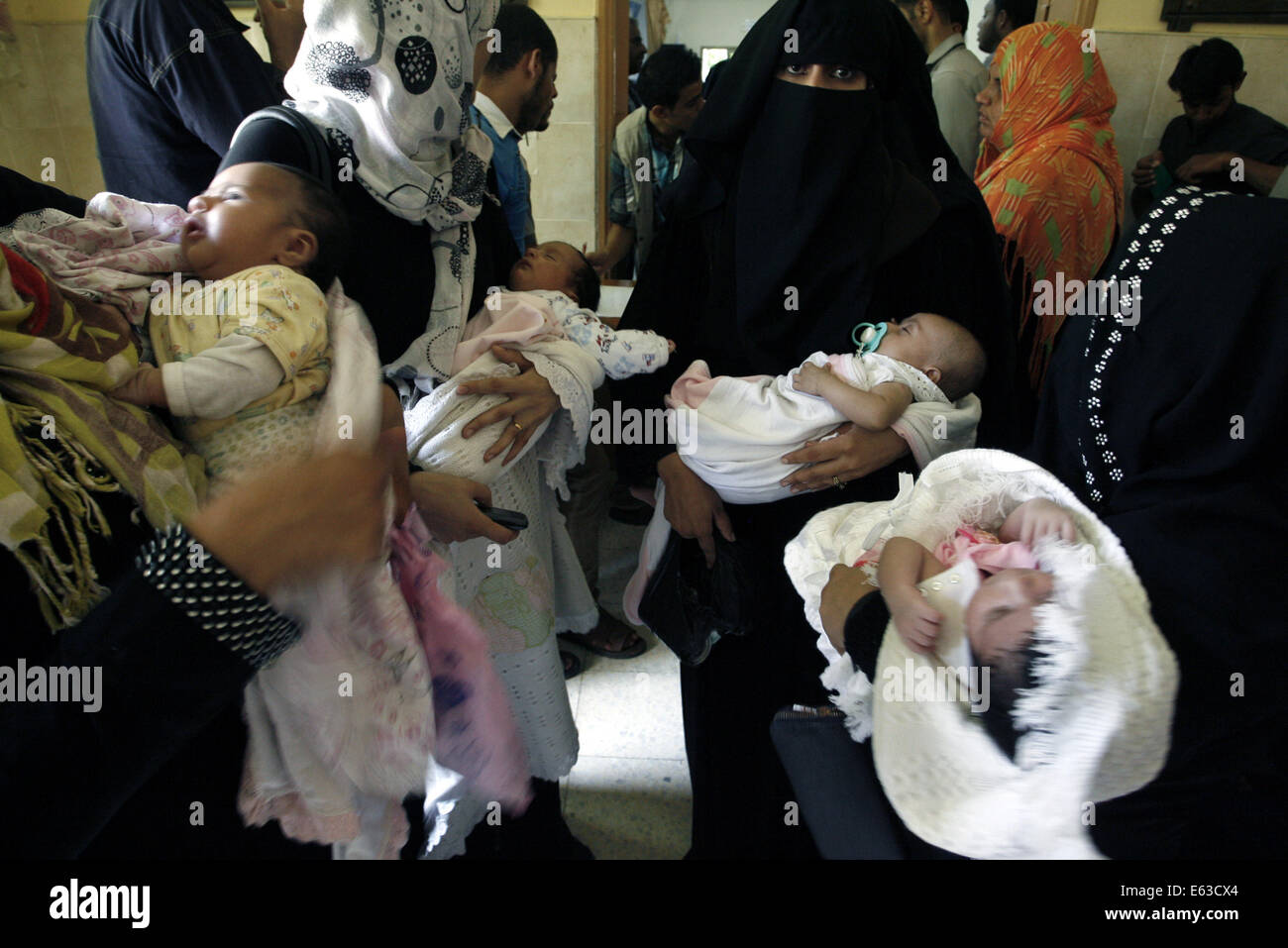 Rafah, Gaza Strip, Palestinian Territory. 13th Aug, 2014. Displaced ...