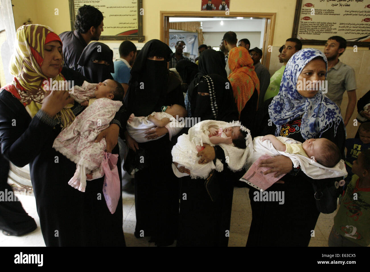 Rafah, Gaza Strip, Palestinian Territory. 13th Aug, 2014. Displaced ...