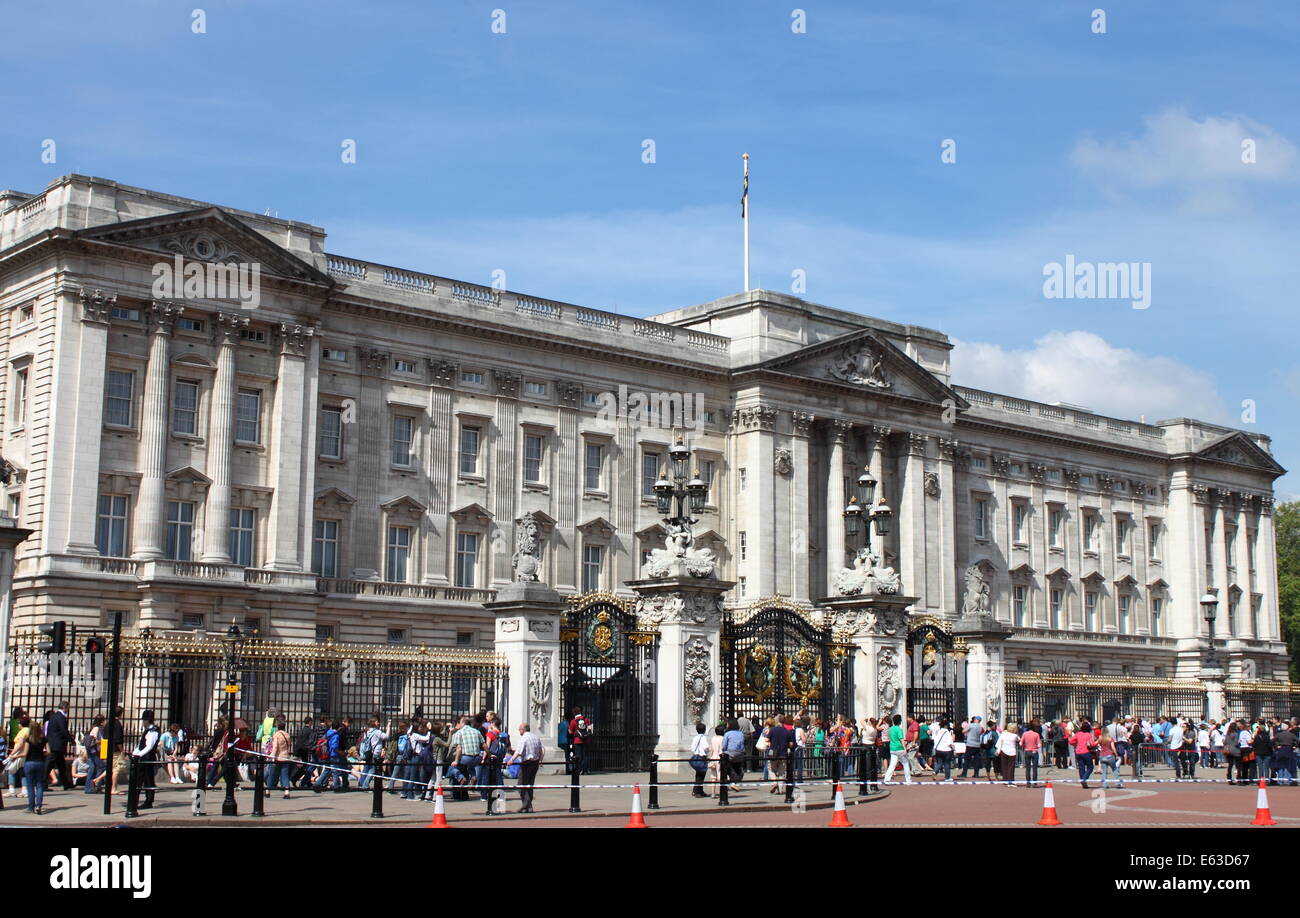 Buckingham palace facade hi-res stock photography and images - Alamy