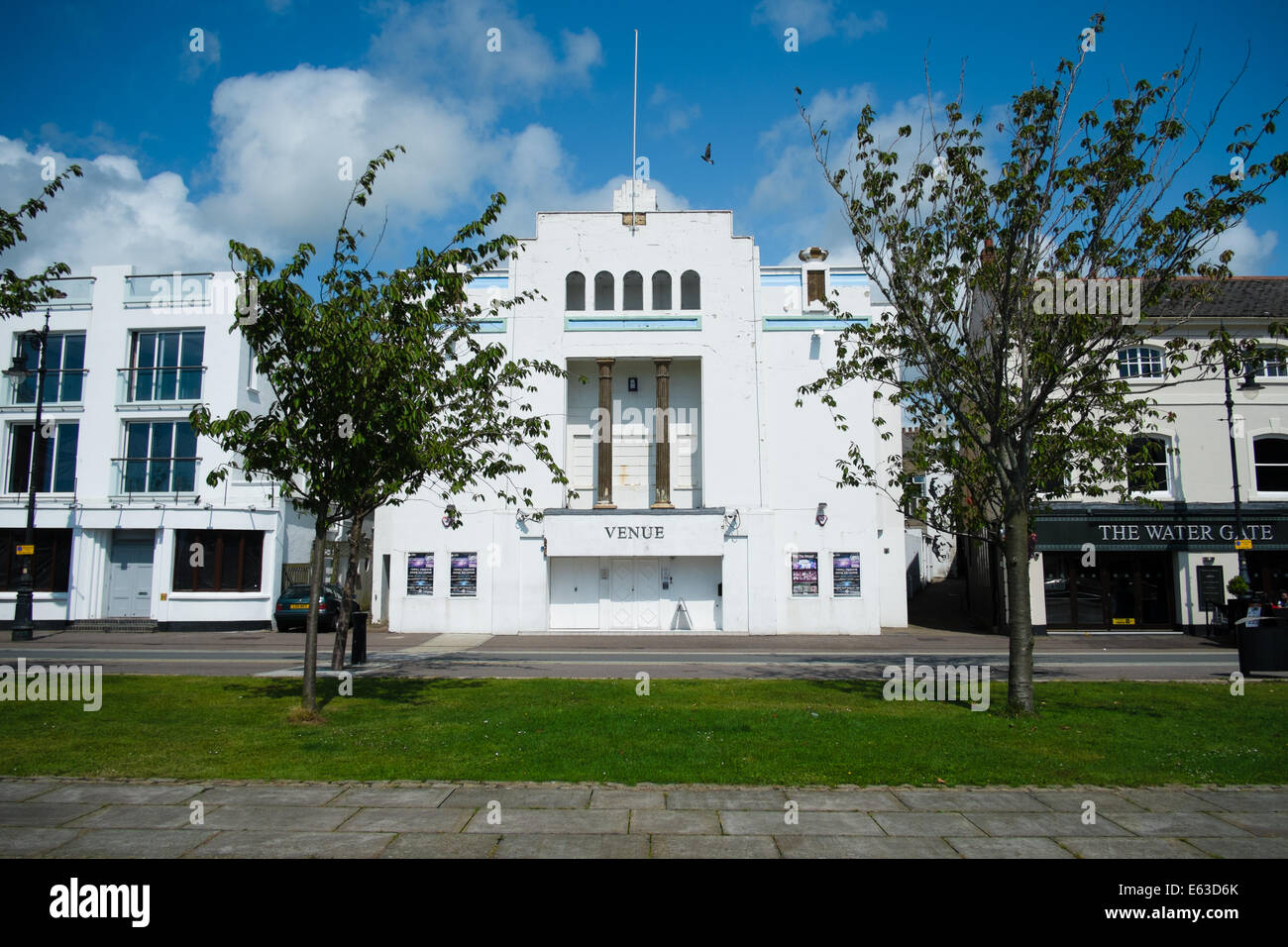 Building art deco white hi-res stock photography and images - Alamy