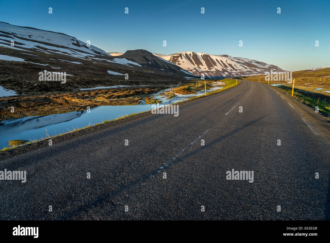 Empty road hi-res stock photography and images - Alamy