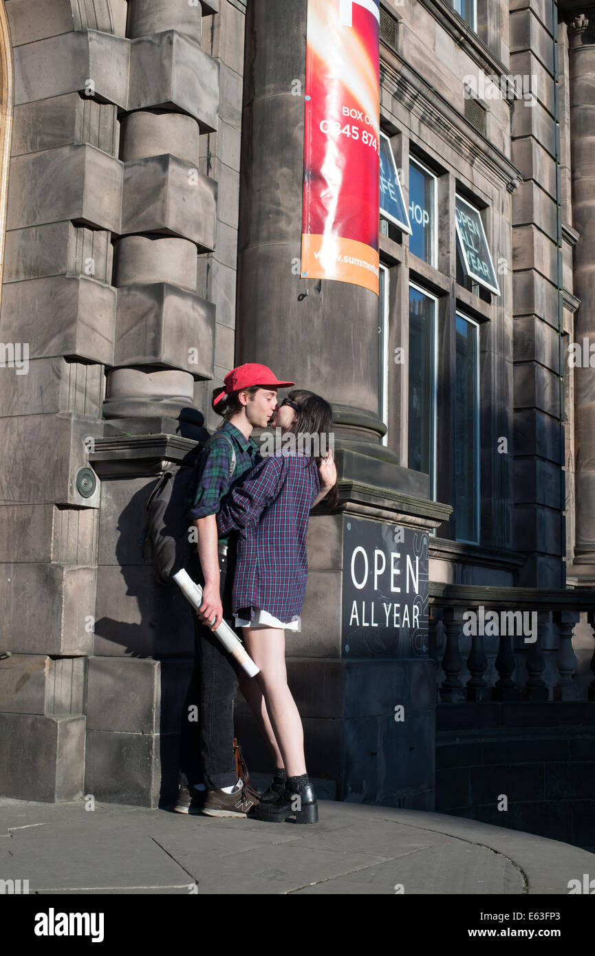 Scotland 2014. Edinburgh Festival. Young couple kissing Stock Photo - Alamy