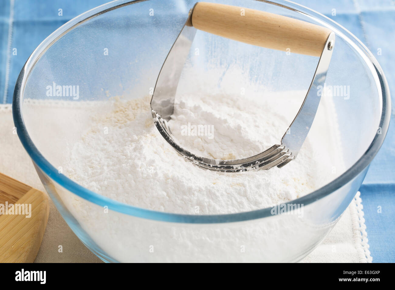 Handheld pastry blender in bowl with flour Stock Photo - Alamy