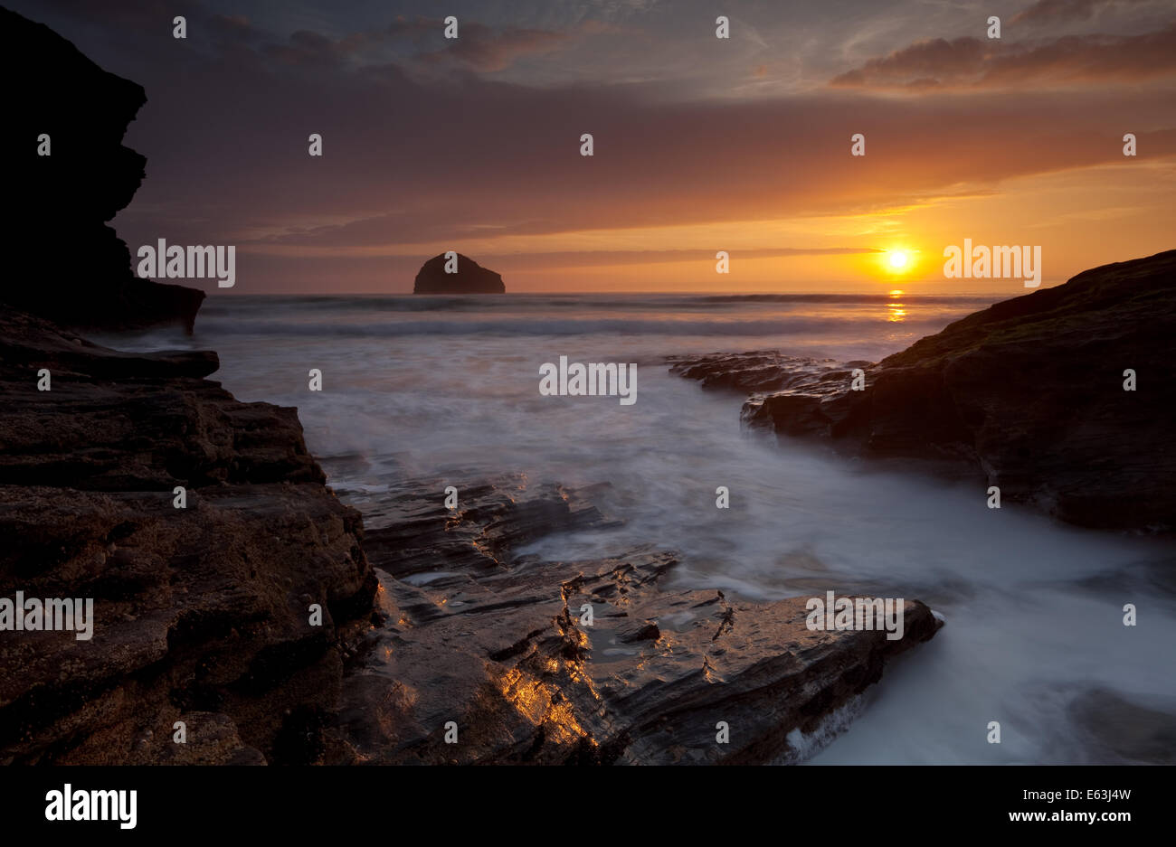 Trebarwith Strand, Cornwall sunset Stock Photo - Alamy