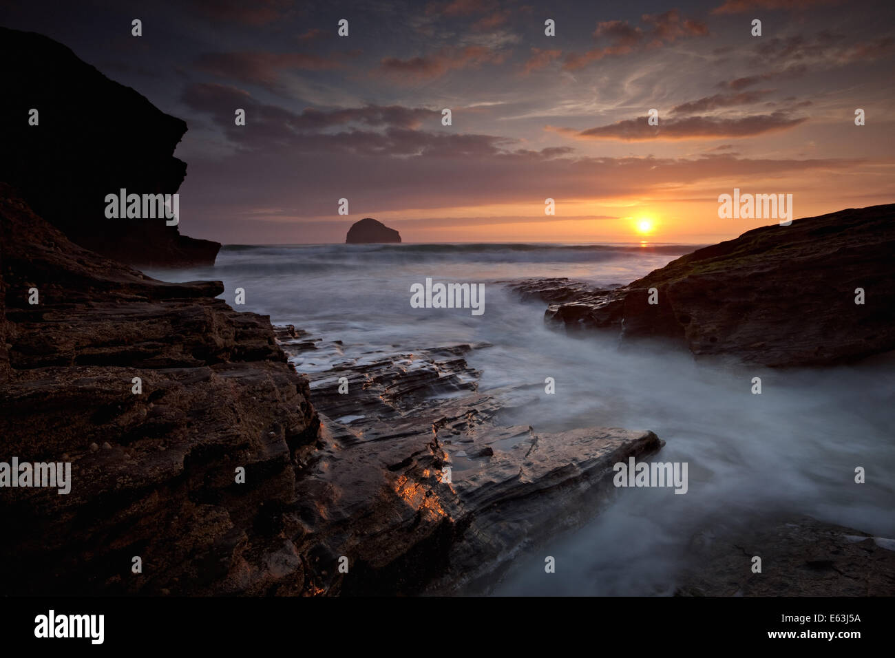 Trebarwith Strand, Cornwall sunset Stock Photo - Alamy