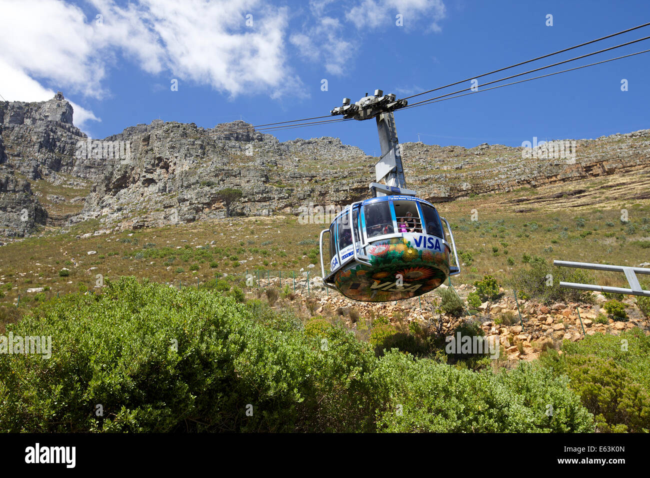 Cape town cable car table mountain hi-res stock photography and images ...