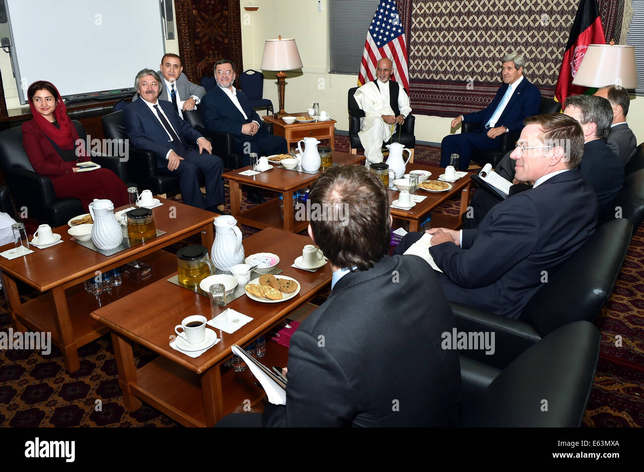 John kerry and ashraf ghani hi-res stock photography and images - Alamy