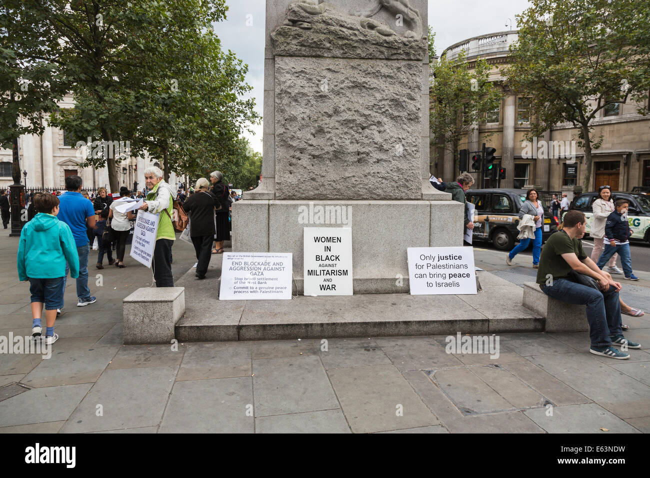 Elderly palestinian women hi-res stock photography and images - Alamy