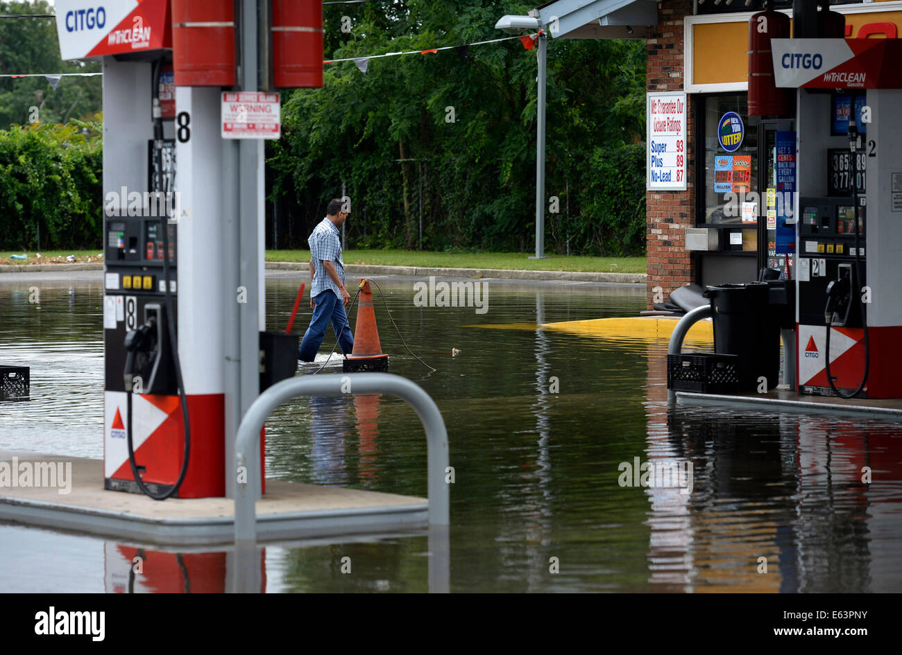 Gas station flooding hi-res stock photography and images - Alamy