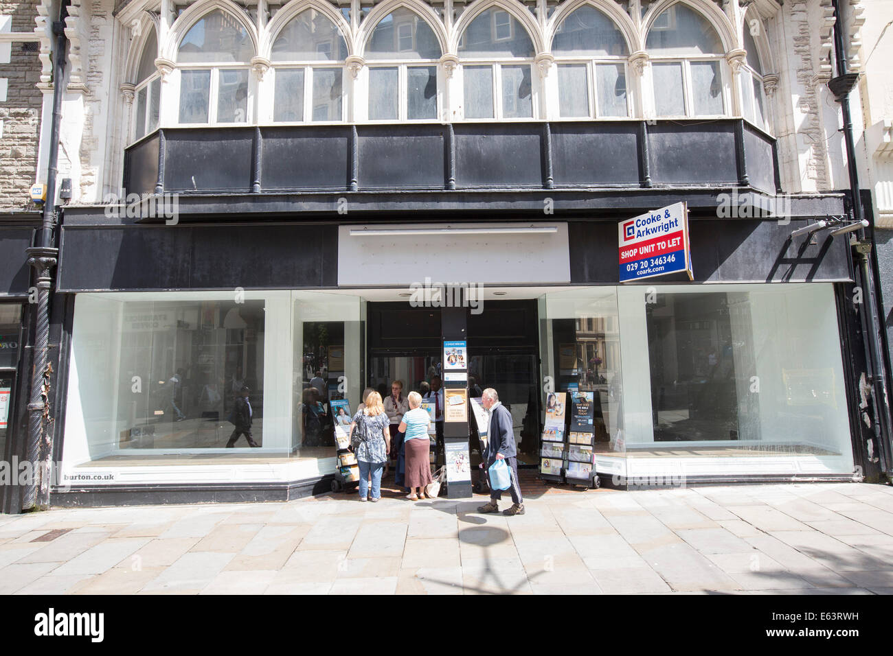 Empty Shop For Rent Stock Photos & Empty Shop For Rent Stock Images - Alamy