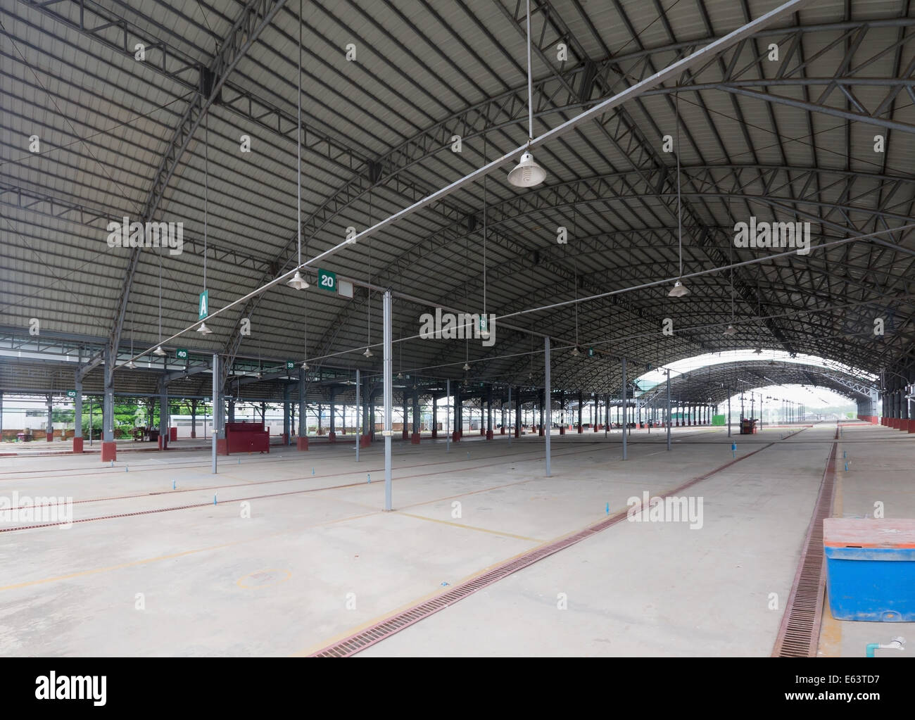 Empty wholesale market hall without walls, purpose built for fresh food ...