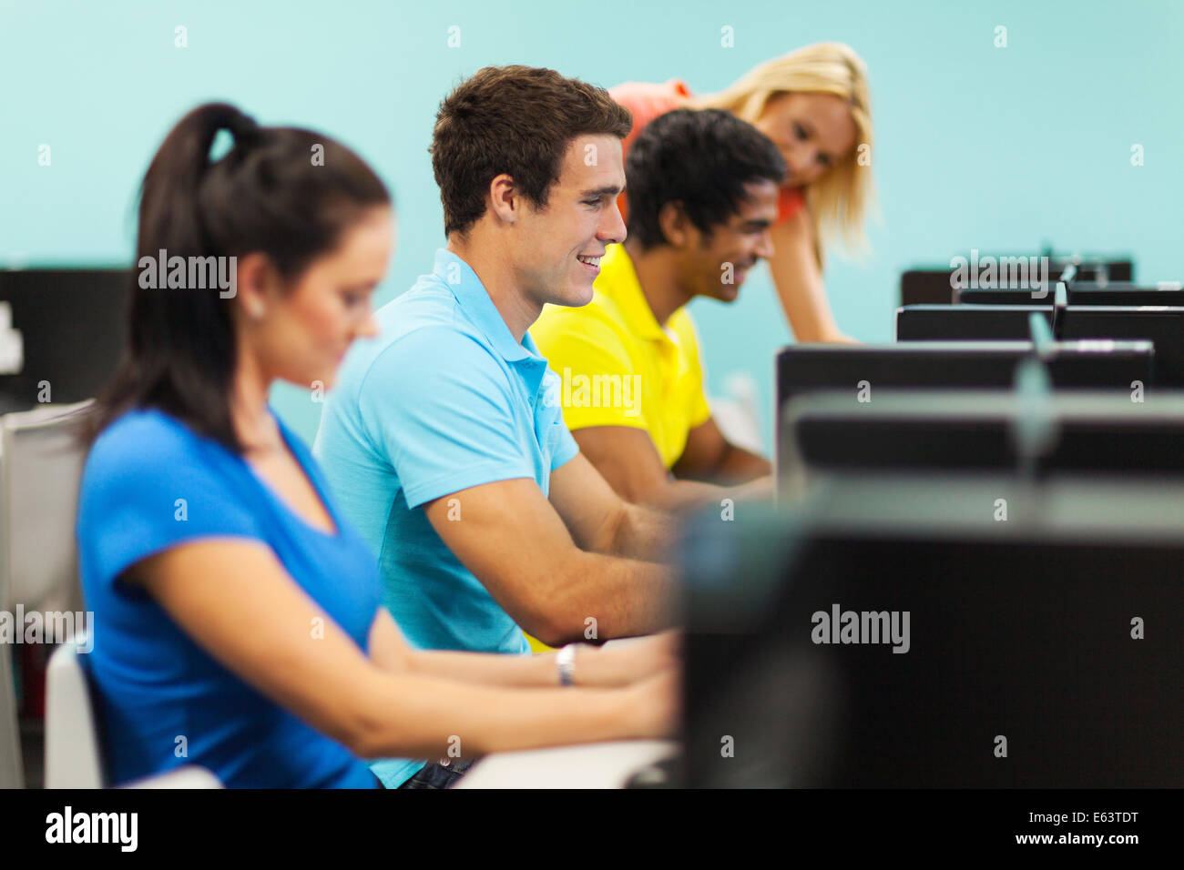Computer lab hi-res stock photography and images - Alamy