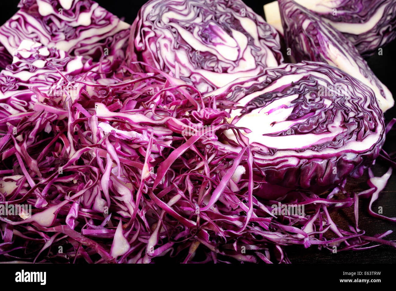 sliced red cabbage Stock Photo - Alamy