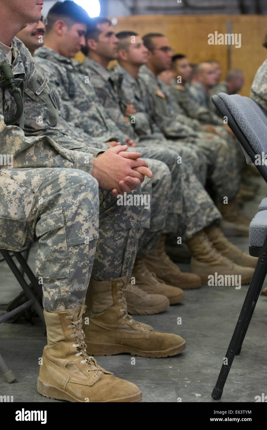 Texas National Guard members troops prepare for an end of month ...