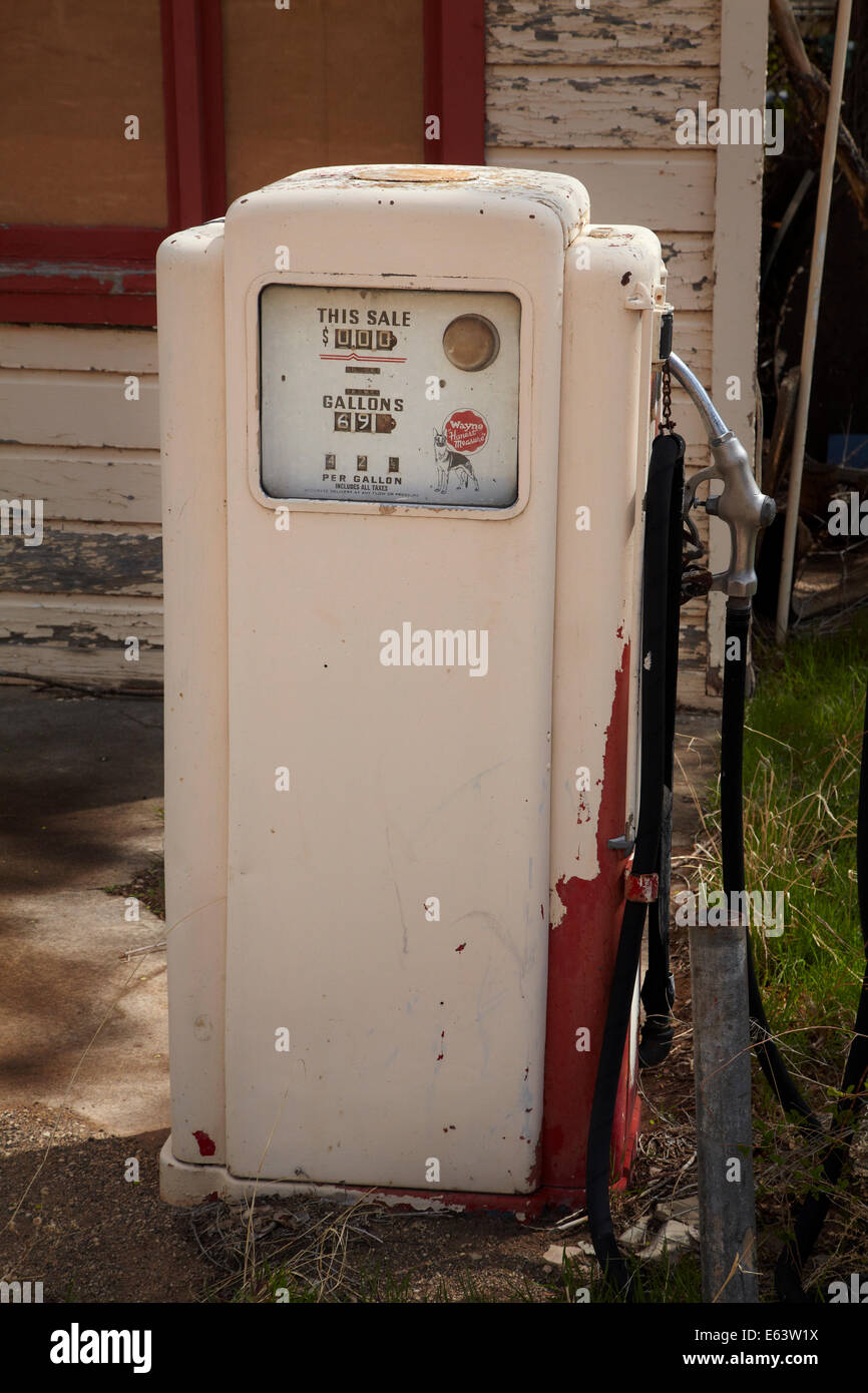 Vintage gas pump hi-res stock photography and images - Alamy
