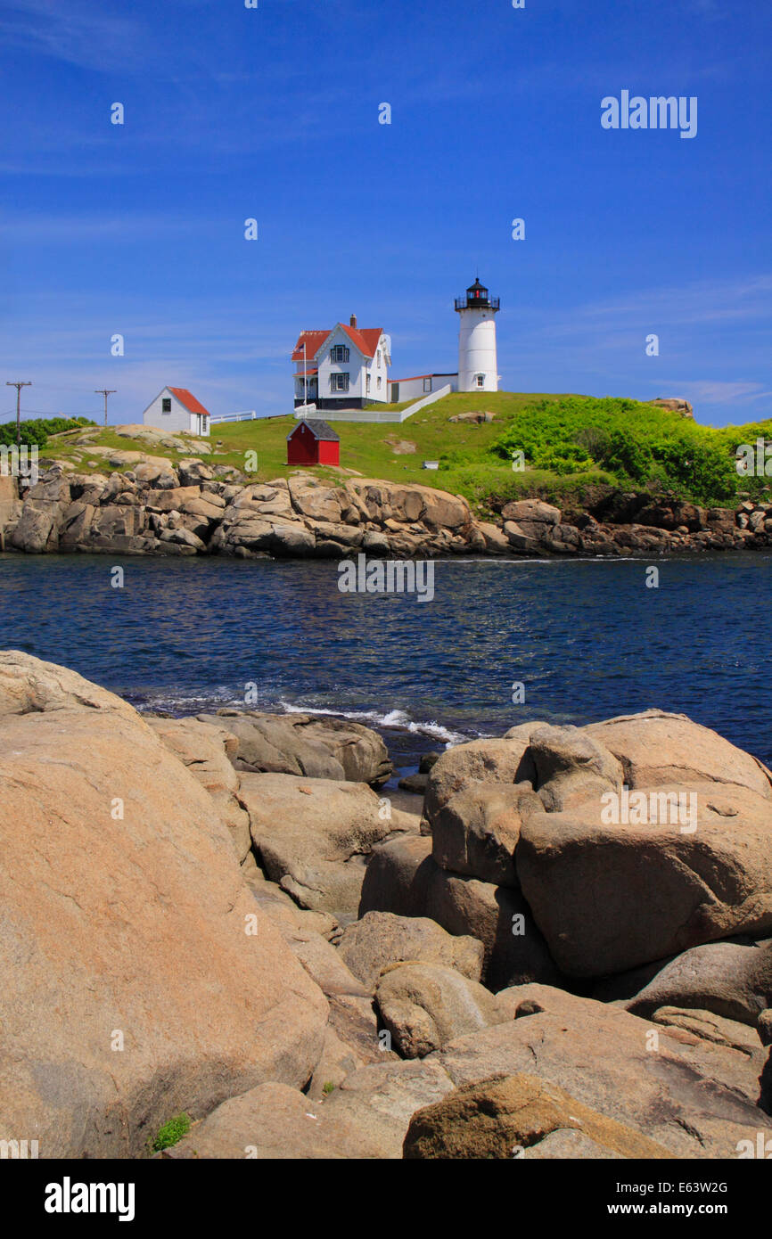 Nubble rock lighthouse hi-res stock photography and images - Alamy
