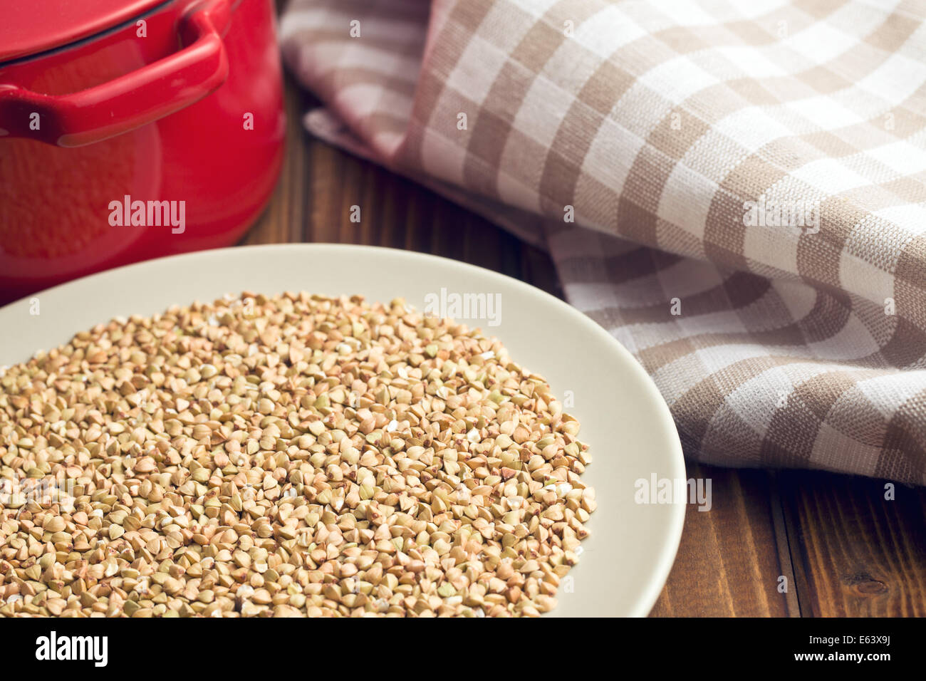 the uncooked buckwheat on plate Stock Photo - Alamy
