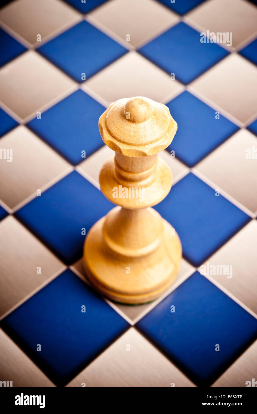 Queen chess piece hi-res stock photography and images - Alamy