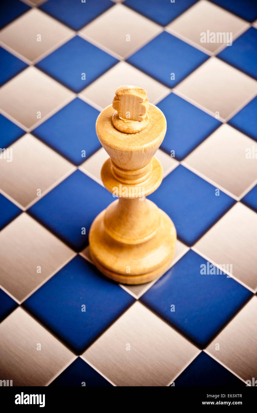 King chess piece hi-res stock photography and images - Alamy