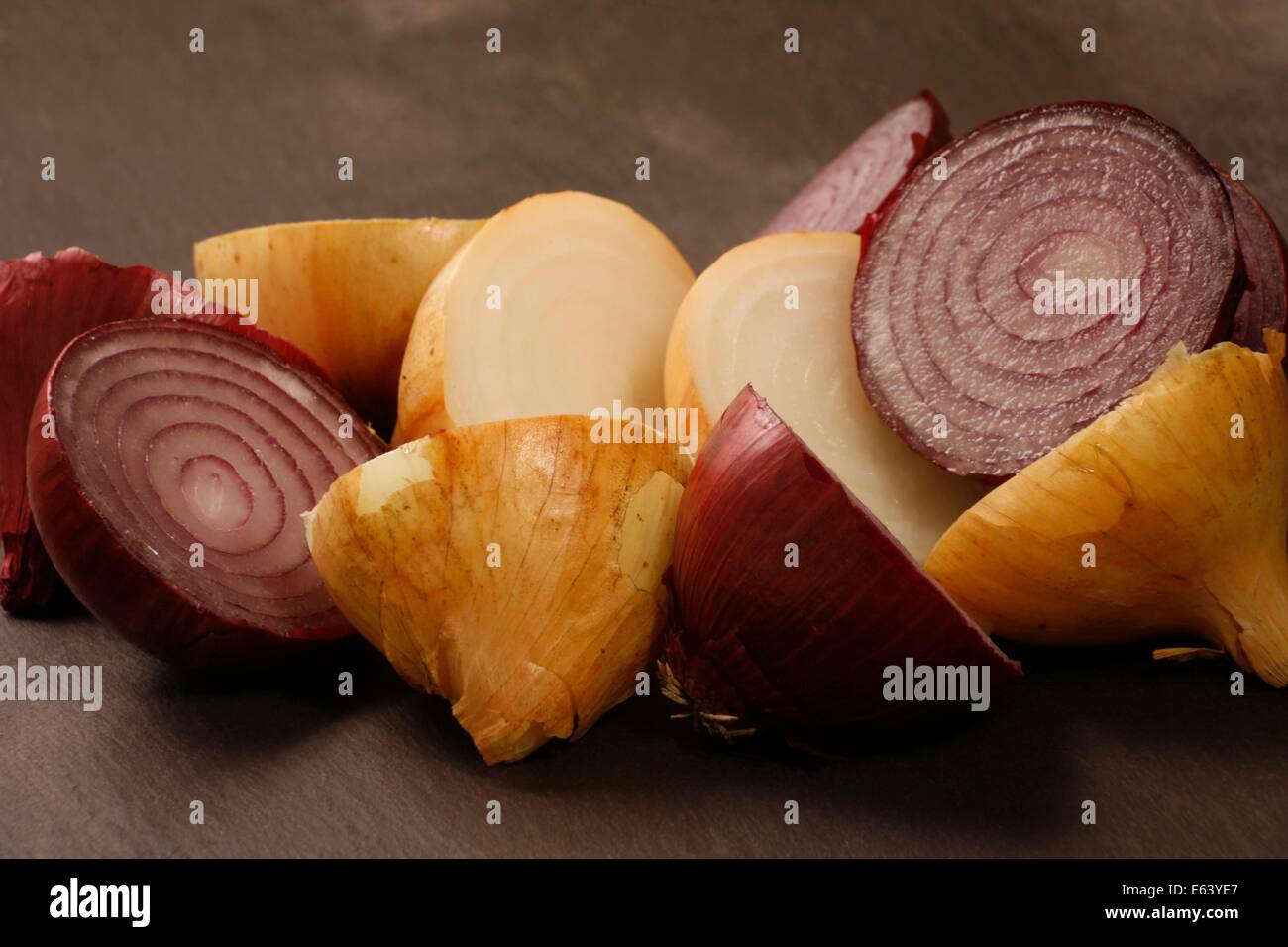 Red onion skin hi-res stock photography and images - Alamy